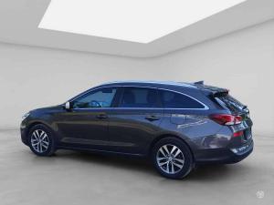 Brown Hyundai i30 2018 in Vilnius, with an engine capacity of 1.60 L and mileage of 175 thousand km for 7590 €, photo 4 on AUTOMOTO.COM.LV