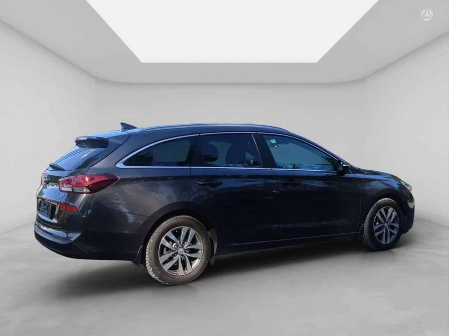 Brown Hyundai i30 2018 in Vilnius, with an engine capacity of 1.60 L and mileage of 175 thousand km for 7590 €, photo 7 on AUTOMOTO.COM.LV