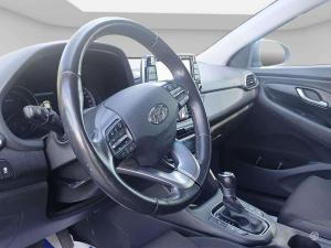 Brown Hyundai i30 2018 in Vilnius, with an engine capacity of 1.60 L and mileage of 175 thousand km for 7590 €, photo 8 on AUTOMOTO.COM.LV