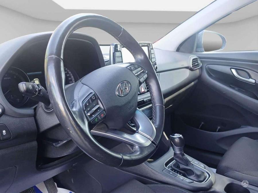 Brown Hyundai i30 2018 in Vilnius, with an engine capacity of 1.60 L and mileage of 175 thousand km for 7590 €, photo 8 on AUTOMOTO.COM.LV