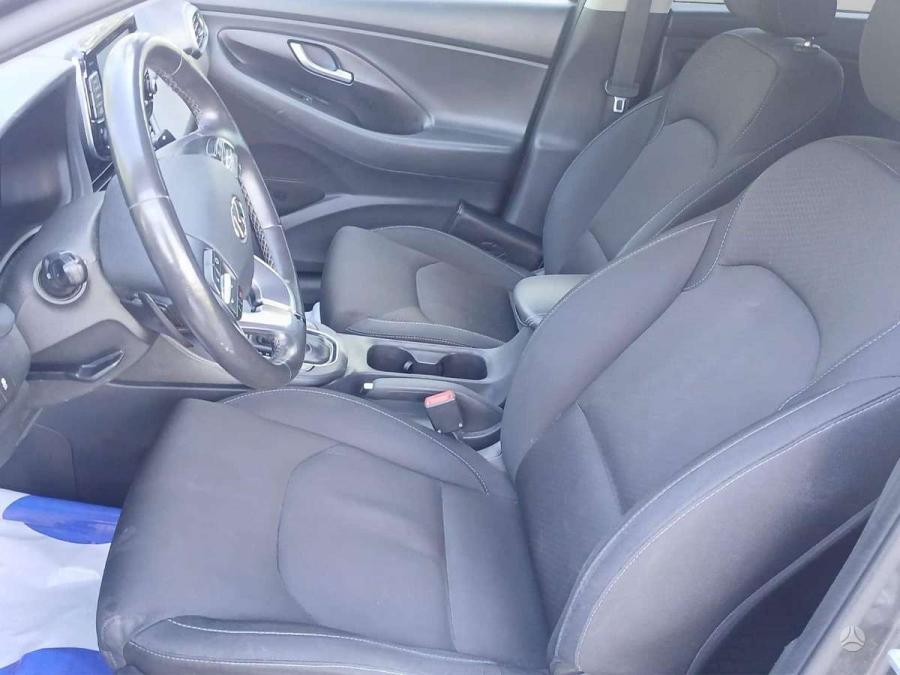 Brown Hyundai i30 2018 in Vilnius, with an engine capacity of 1.60 L and mileage of 175 thousand km for 7590 €, photo 10 on AUTOMOTO.COM.LV