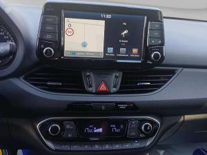 Brown Hyundai i30 2018 in Vilnius, with an engine capacity of 1.60 L and mileage of 175 thousand km for 7590 €, photo 11 on AUTOMOTO.COM.LV