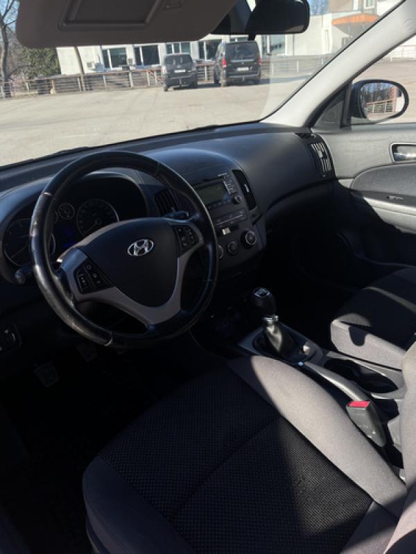 Brown Hyundai i30 2011 in Tartu, with an engine capacity of 1.60 L and mileage of 426 thousand km for 2490 €, photo 5 on AUTOMOTO.COM.LV