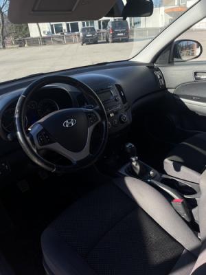 Brown Hyundai i30 2011 in Tartu, with an engine capacity of 1.60 L and mileage of 426 thousand km for 2490 €, photo 6 on AUTOMOTO.COM.LV