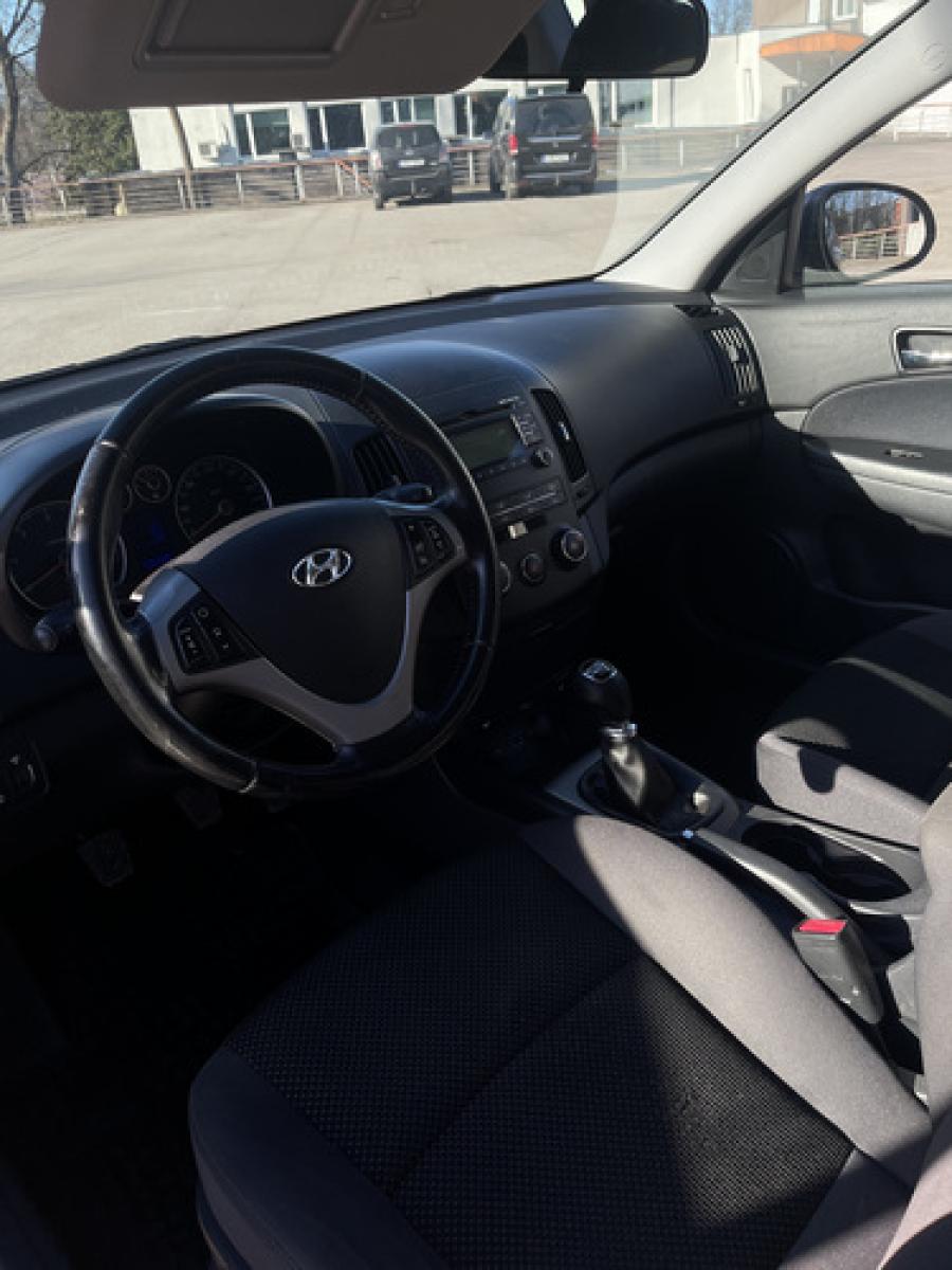 Brown Hyundai i30 2011 in Tartu, with an engine capacity of 1.60 L and mileage of 426 thousand km for 2490 €, photo 6 on AUTOMOTO.COM.LV