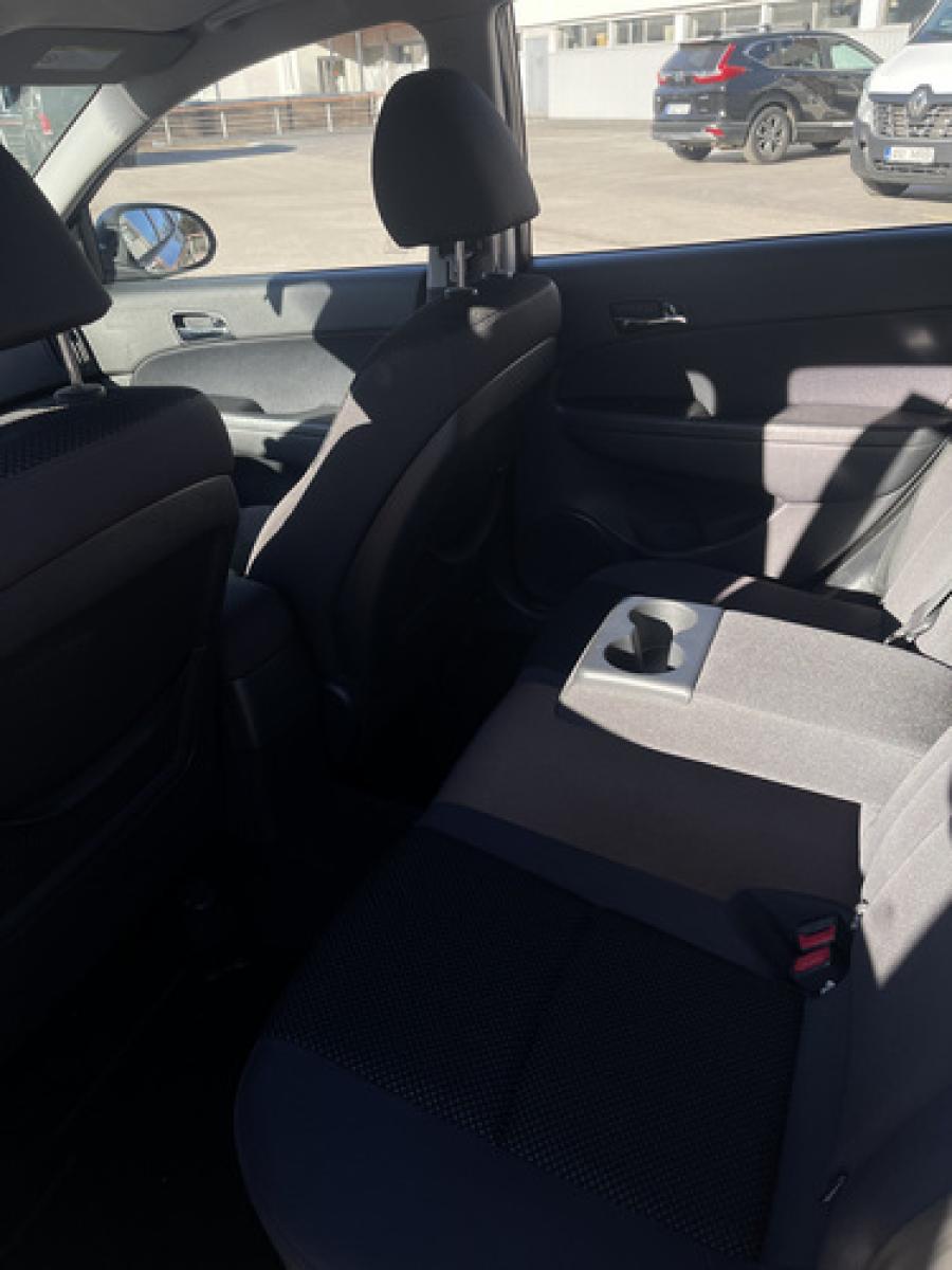 Brown Hyundai i30 2011 in Tartu, with an engine capacity of 1.60 L and mileage of 426 thousand km for 2490 €, photo 7 on AUTOMOTO.COM.LV