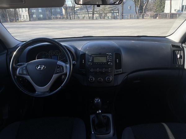 Brown Hyundai i30 2011 in Tartu, with an engine capacity of 1.60 L and mileage of 426 thousand km for 2490 €, photo 7 on AUTOMOTO.COM.LV