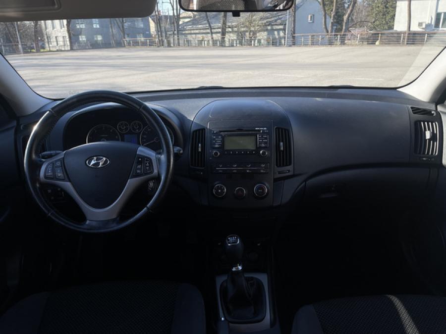 Brown Hyundai i30 2011 in Tartu, with an engine capacity of 1.60 L and mileage of 426 thousand km for 2490 €, photo 8 on AUTOMOTO.COM.LV