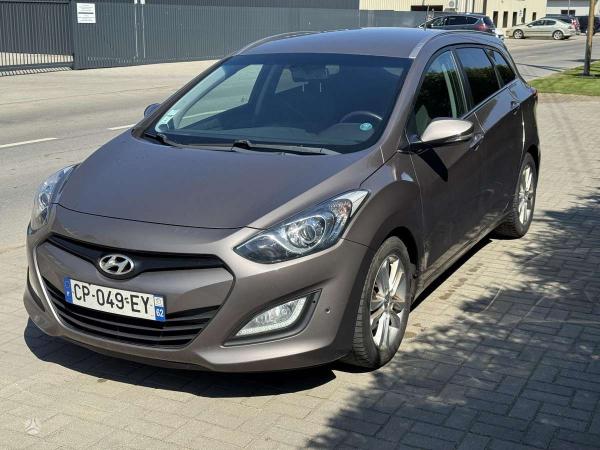 Brown Hyundai i30 2012 in Taurage, with an engine capacity of 1.58 L and mileage of 235 thousand km for 3200 €, photo 1 on AUTOMOTO.COM.LV
