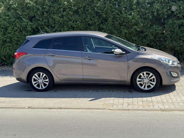 Brown Hyundai i30 2012 in Taurage, with an engine capacity of 1.58 L and mileage of 235 thousand km for 3200 €, photo 2 on AUTOMOTO.COM.LV