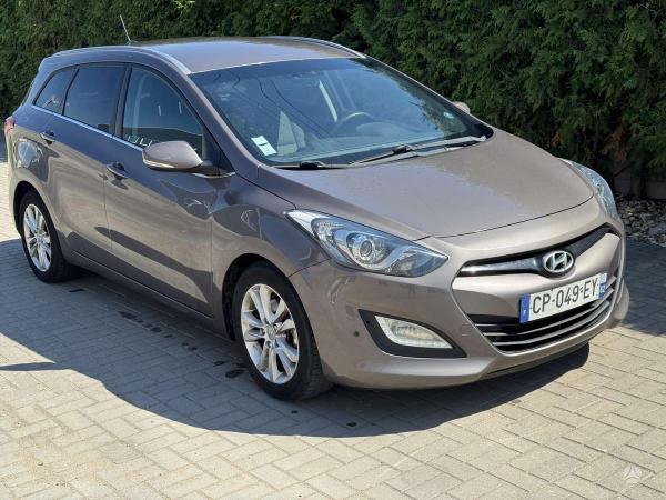 Brown Hyundai i30 2012 in Taurage, with an engine capacity of 1.58 L and mileage of 235 thousand km for 3200 €, photo 3 on AUTOMOTO.COM.LV
