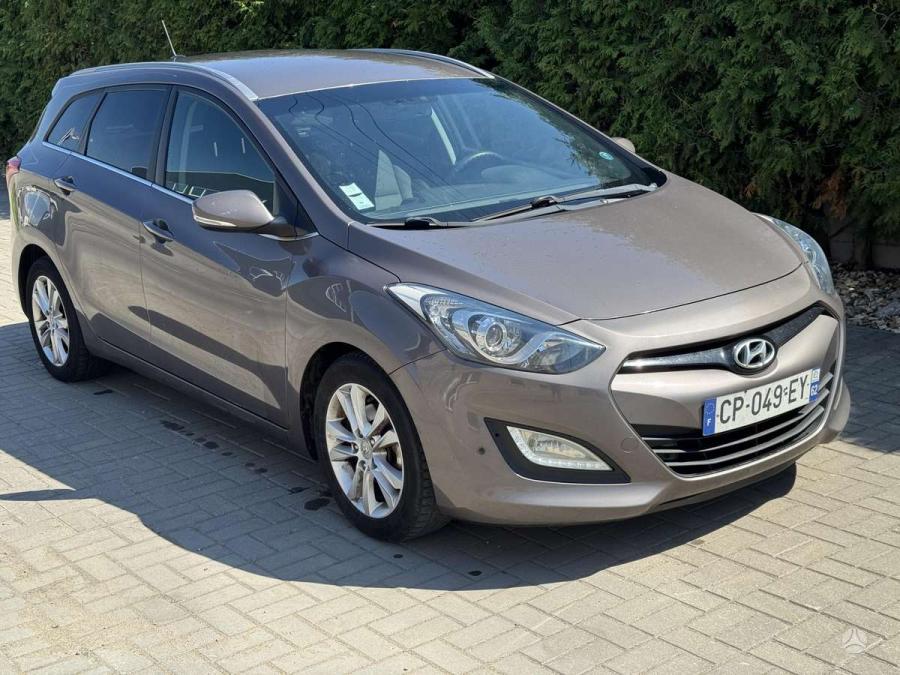 Brown Hyundai i30 2012 in Taurage, with an engine capacity of 1.58 L and mileage of 235 thousand km for 3200 €, photo 4 on AUTOMOTO.COM.LV