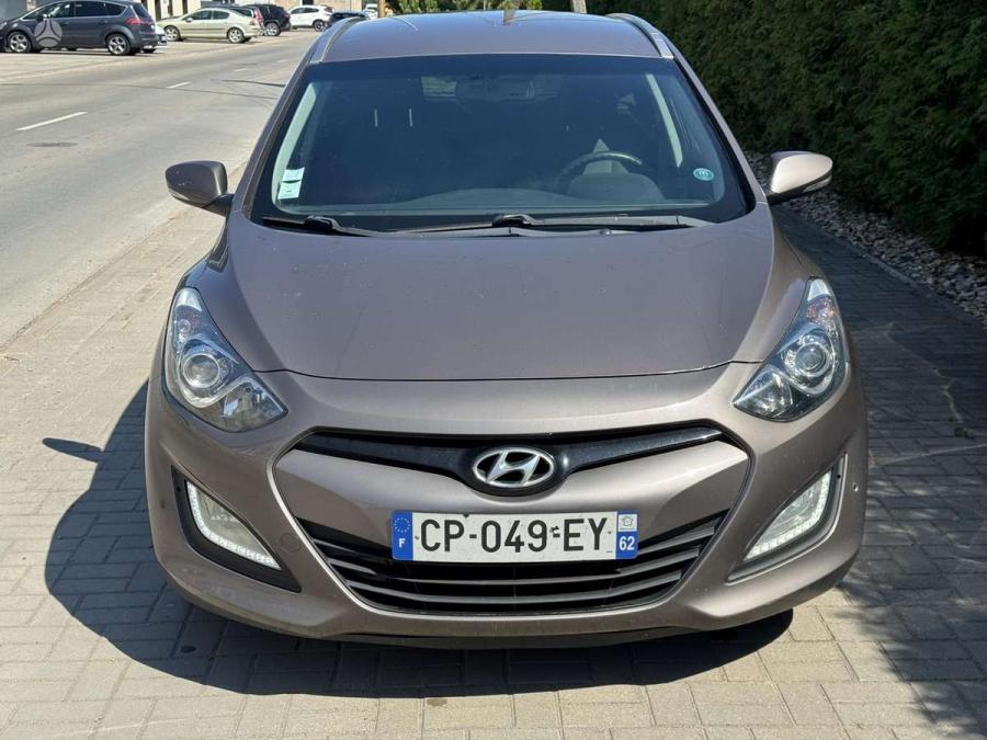Brown Hyundai i30 2012 in Taurage, with an engine capacity of 1.58 L and mileage of 235 thousand km for 3200 €, photo 5 on AUTOMOTO.COM.LV