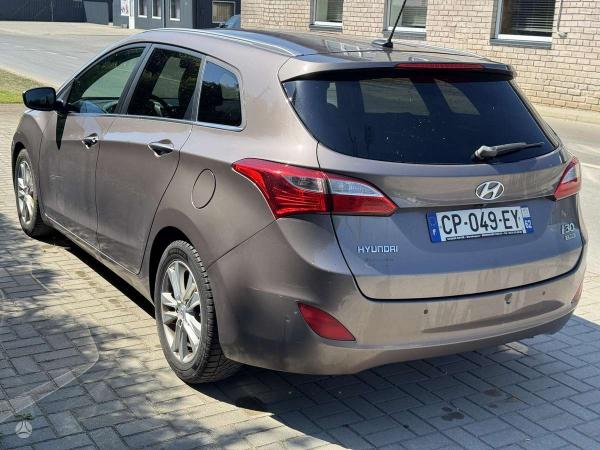 Brown Hyundai i30 2012 in Taurage, with an engine capacity of 1.58 L and mileage of 235 thousand km for 3200 €, photo 5 on AUTOMOTO.COM.LV