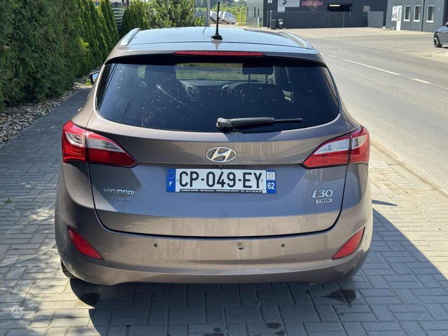 Brown Hyundai i30 2012 in Taurage, with an engine capacity of 1.58 L and mileage of 235 thousand km for 3200 €, photo 7 on AUTOMOTO.COM.LV
