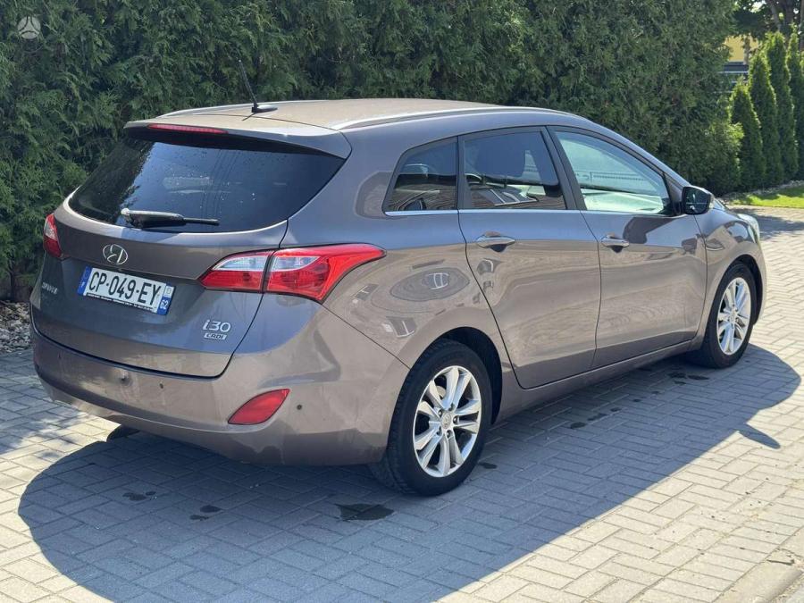 Brown Hyundai i30 2012 in Taurage, with an engine capacity of 1.58 L and mileage of 235 thousand km for 3200 €, photo 8 on AUTOMOTO.COM.LV