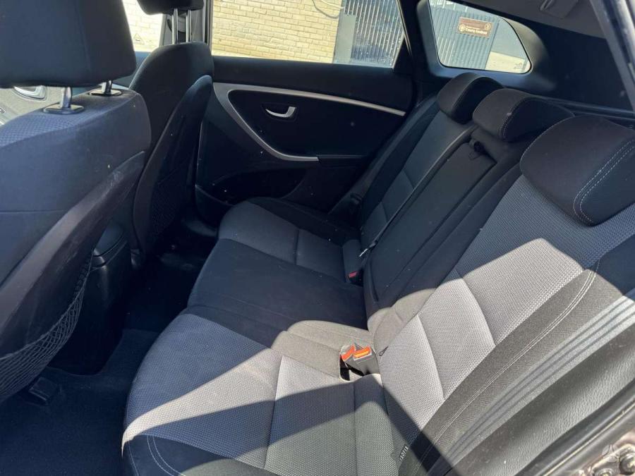 Brown Hyundai i30 2012 in Taurage, with an engine capacity of 1.58 L and mileage of 235 thousand km for 3200 €, photo 11 on AUTOMOTO.COM.LV