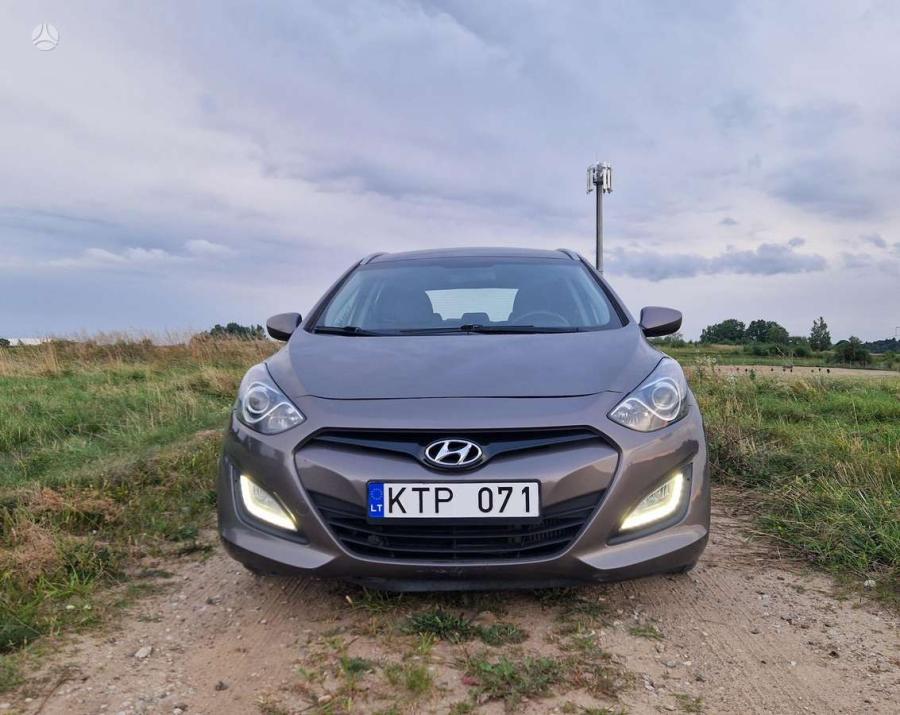 Brown Hyundai i30 2012 in Vilnius, with an engine capacity of 1.40 L and mileage of 261 thousand km for 2850 €, photo 1 on AUTOMOTO.COM.LV