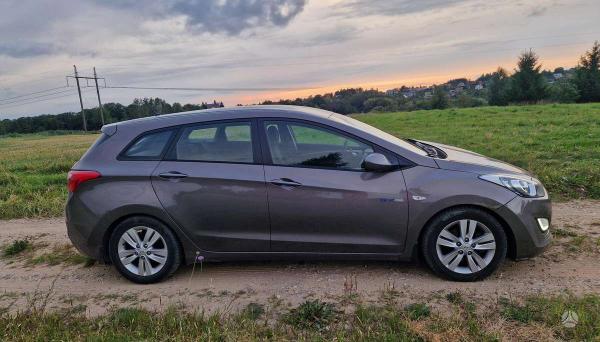 Brūns Hyundai i30 2012 Viļņa, ar dzinēja tilpumu 1.40 L un nobraukumu 261 tūkst. km par 2850 €, foto 4 vietnē AUTOMOTO.COM.LV