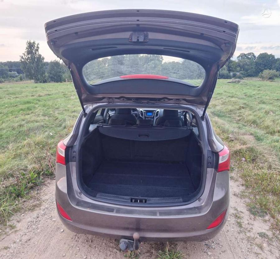 Brown Hyundai i30 2012 in Vilnius, with an engine capacity of 1.40 L and mileage of 261 thousand km for 2850 €, photo 10 on AUTOMOTO.COM.LV