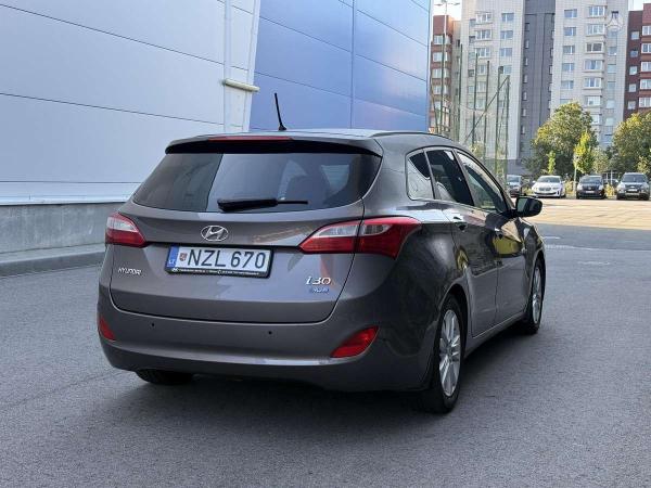 Коричневый Хендай i30 2013 в Клайпеда, объемом двигателя 1.59 л и пробегом 266 тыс. км за 3000 €, фото 3 на AUTOMOTO.COM.LV