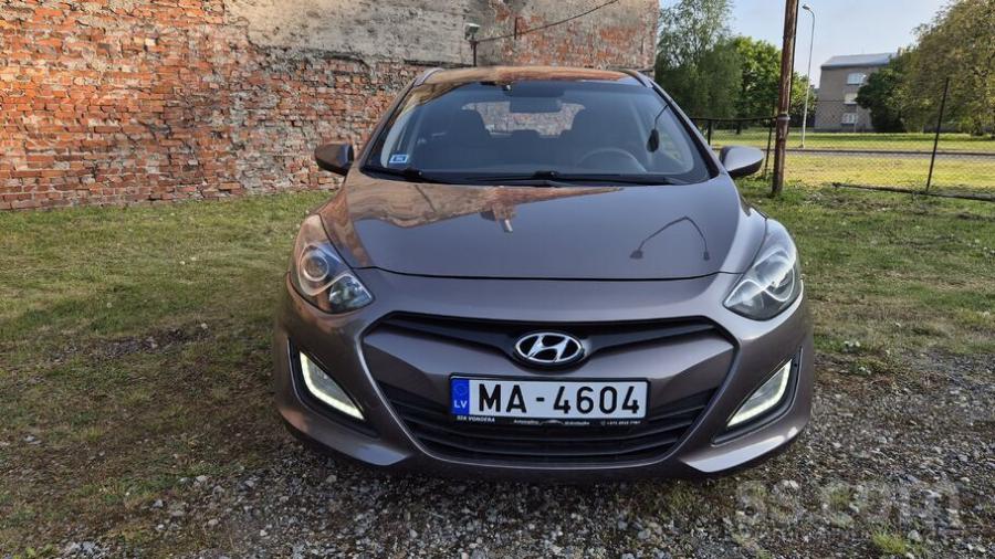 Brown Hyundai i30 2014 in Liepaja, with an engine capacity of 1.40 L and mileage of 203 thousand km for 2850 €, photo 2 on AUTOMOTO.COM.LV