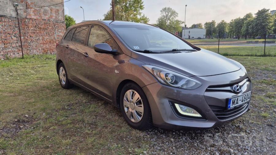 Brown Hyundai i30 2014 in Liepaja, with an engine capacity of 1.40 L and mileage of 203 thousand km for 2850 €, photo 3 on AUTOMOTO.COM.LV