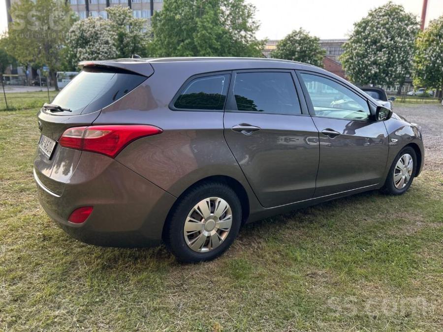 Brown Hyundai i30 2014 in Liepaja, with an engine capacity of 1.40 L and mileage of 203 thousand km for 2850 €, photo 4 on AUTOMOTO.COM.LV