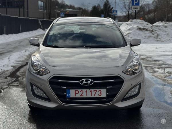 Brown Hyundai i30 2015 in Vilnius, with an engine capacity of 1.58 L and mileage of 205 thousand km for 5500 €, photo 2 on AUTOMOTO.COM.LV