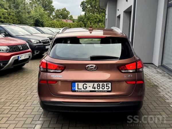 Brown Hyundai i30 2018 in Riga, with an engine capacity of 1.40 L and mileage of 215 thousand km for 8000 €, photo 5 on AUTOMOTO.COM.LV