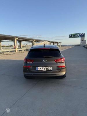 Brown Hyundai i30 2018 in Vilnius, with an engine capacity of 1.58 L and mileage of 174 thousand km for 7500 €, photo 5 on AUTOMOTO.COM.LV