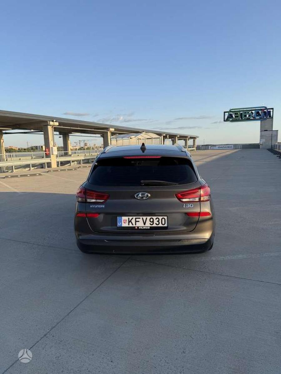 Brown Hyundai i30 2018 in Vilnius, with an engine capacity of 1.58 L and mileage of 174 thousand km for 7500 €, photo 5 on AUTOMOTO.COM.LV