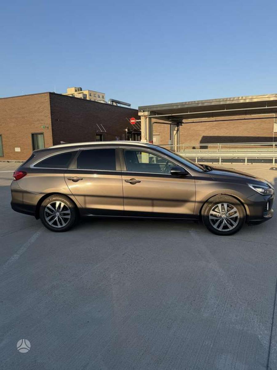 Brown Hyundai i30 2018 in Vilnius, with an engine capacity of 1.58 L and mileage of 174 thousand km for 7500 €, photo 6 on AUTOMOTO.COM.LV