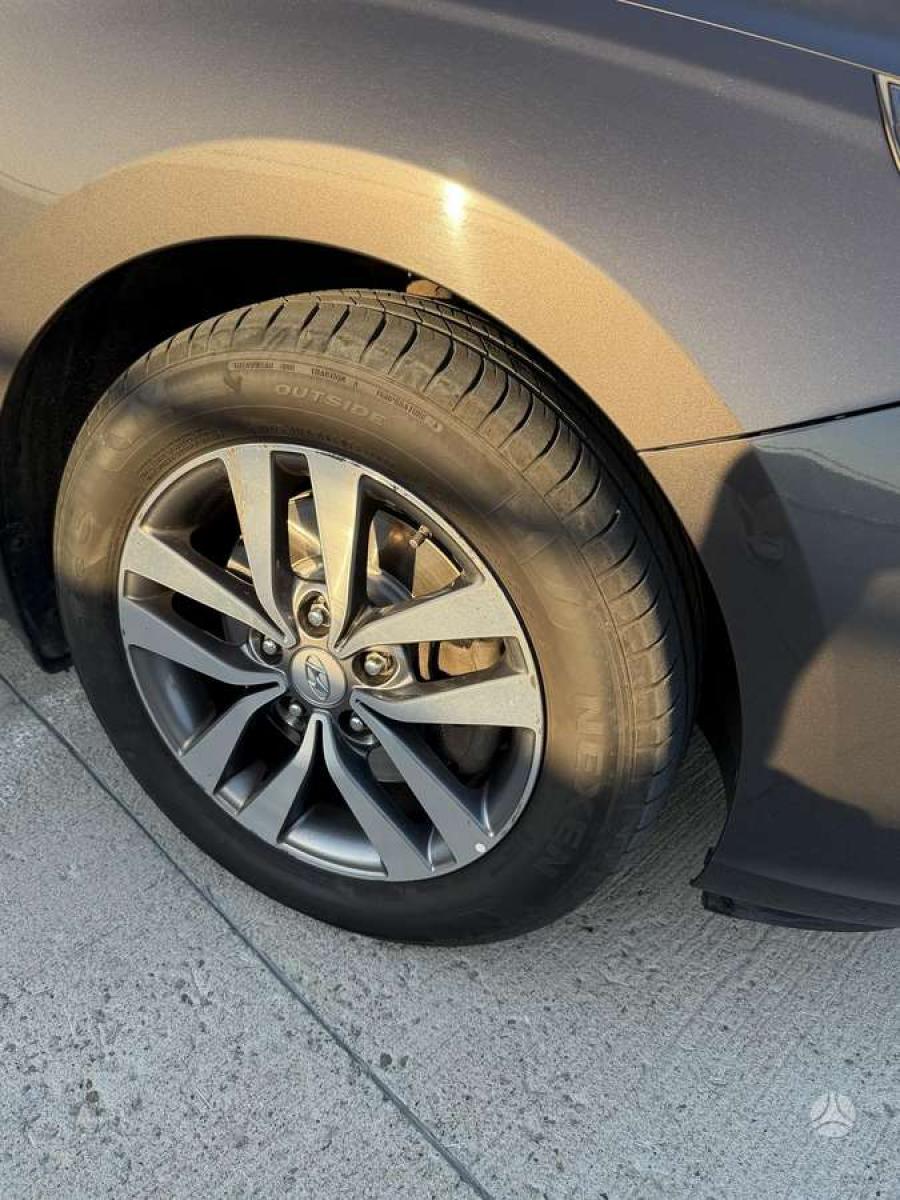 Brown Hyundai i30 2018 in Vilnius, with an engine capacity of 1.58 L and mileage of 174 thousand km for 7500 €, photo 7 on AUTOMOTO.COM.LV