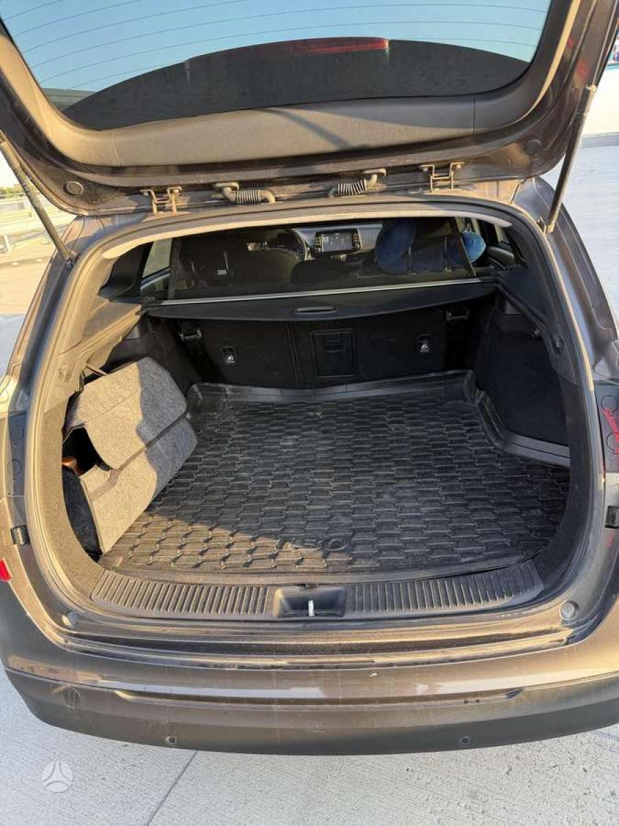 Brown Hyundai i30 2018 in Vilnius, with an engine capacity of 1.58 L and mileage of 174 thousand km for 7500 €, photo 9 on AUTOMOTO.COM.LV