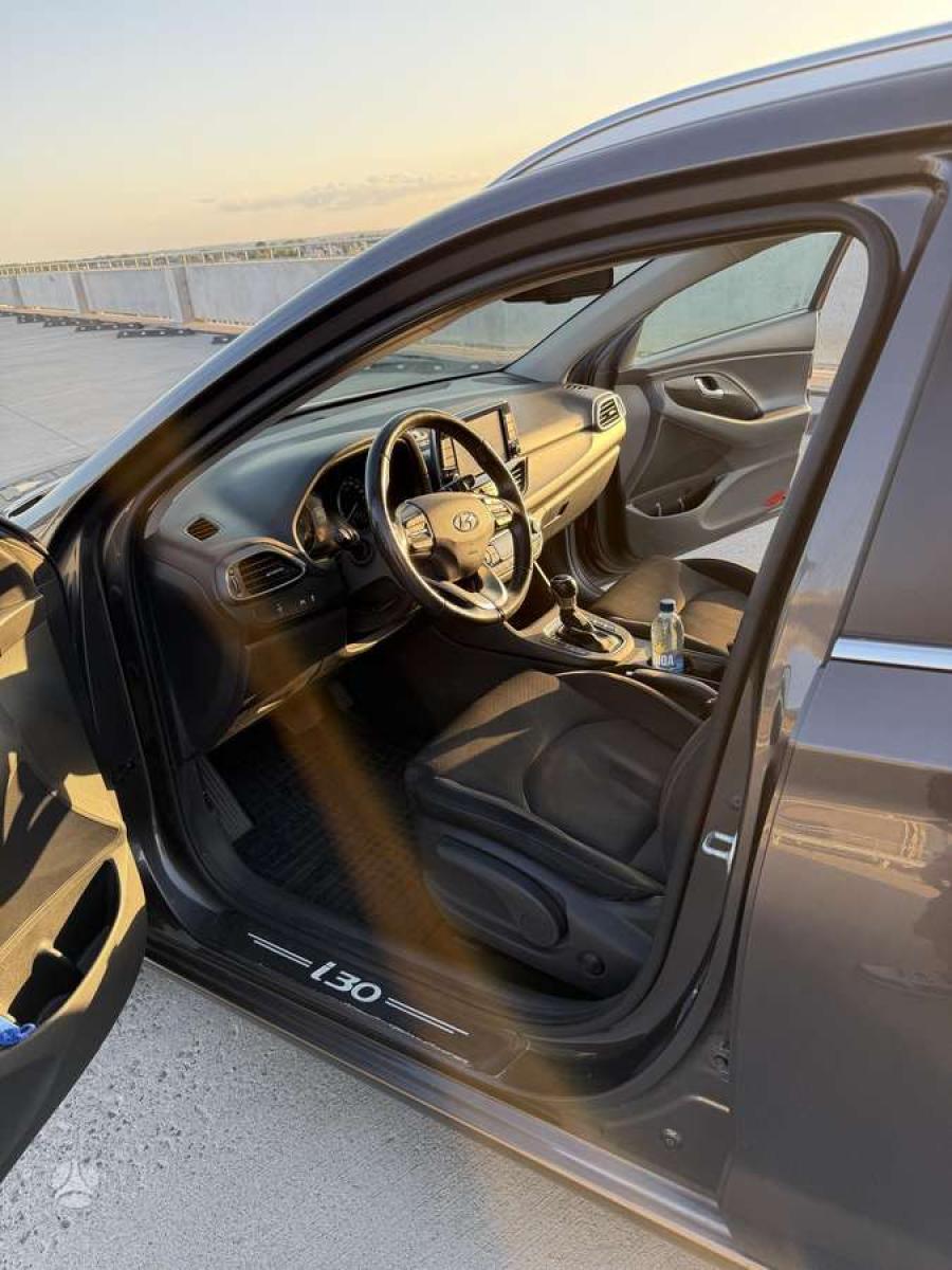 Brown Hyundai i30 2018 in Vilnius, with an engine capacity of 1.58 L and mileage of 174 thousand km for 7500 €, photo 13 on AUTOMOTO.COM.LV