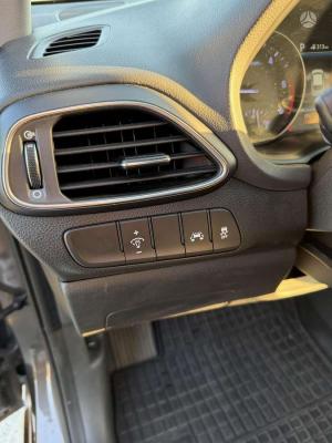 Brown Hyundai i30 2018 in Vilnius, with an engine capacity of 1.58 L and mileage of 174 thousand km for 7500 €, photo 14 on AUTOMOTO.COM.LV