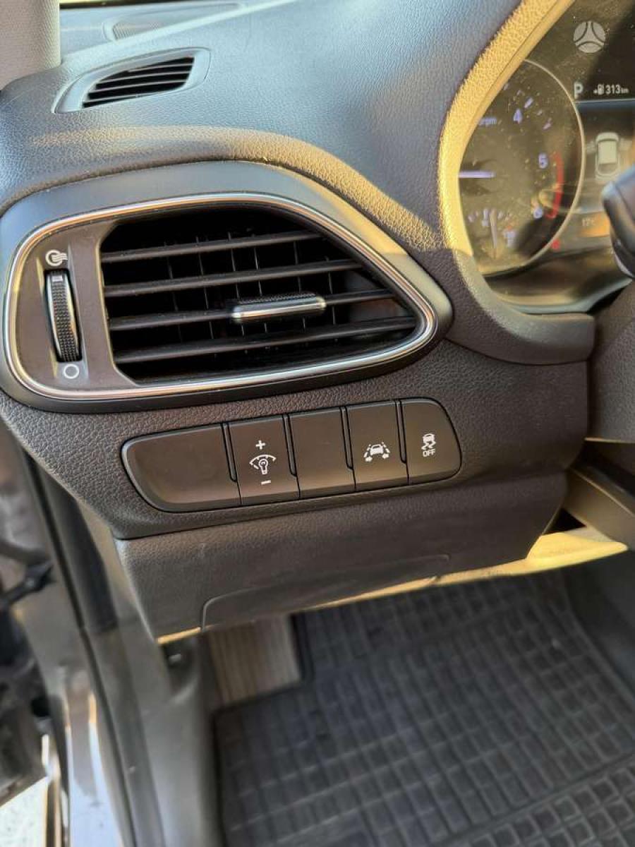 Brown Hyundai i30 2018 in Vilnius, with an engine capacity of 1.58 L and mileage of 174 thousand km for 7500 €, photo 14 on AUTOMOTO.COM.LV