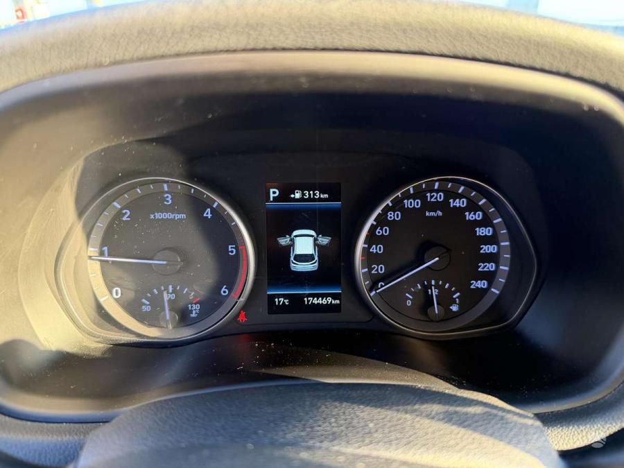 Brown Hyundai i30 2018 in Vilnius, with an engine capacity of 1.58 L and mileage of 174 thousand km for 7500 €, photo 15 on AUTOMOTO.COM.LV