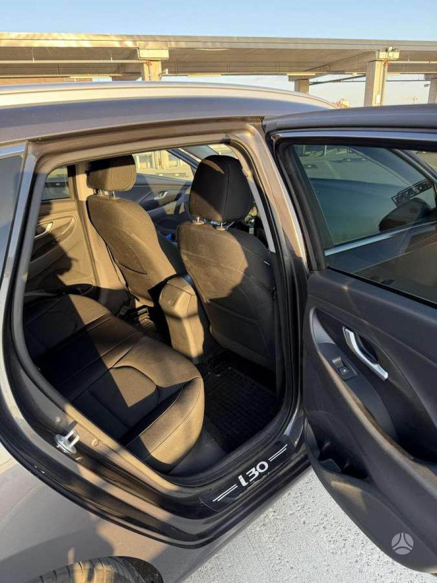 Brown Hyundai i30 2018 in Vilnius, with an engine capacity of 1.58 L and mileage of 174 thousand km for 7500 €, photo 21 on AUTOMOTO.COM.LV