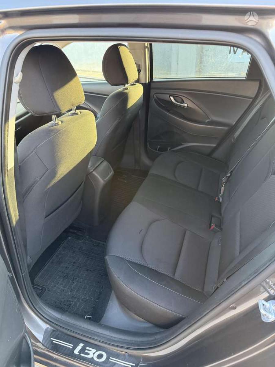 Brown Hyundai i30 2018 in Vilnius, with an engine capacity of 1.58 L and mileage of 174 thousand km for 7500 €, photo 23 on AUTOMOTO.COM.LV