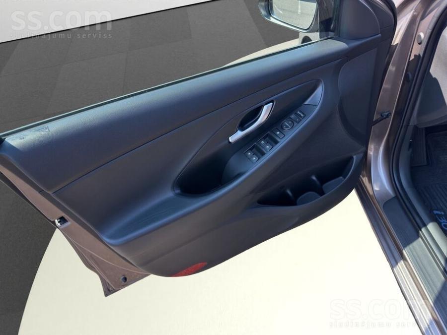 Brūns Hyundai i30 2021 Rīga, ar dzinēja tilpumu 1.50 L un nobraukumu 127 tūkst. km par 10990 €, foto 13 vietnē AUTOMOTO.COM.LV