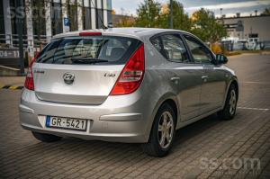 Pelēks Hyundai i30 2007 Rīga, ar dzinēja tilpumu 1.60 L un nobraukumu 0 tūkst. km par 3990 €, foto 4 vietnē AUTOMOTO.COM.LV