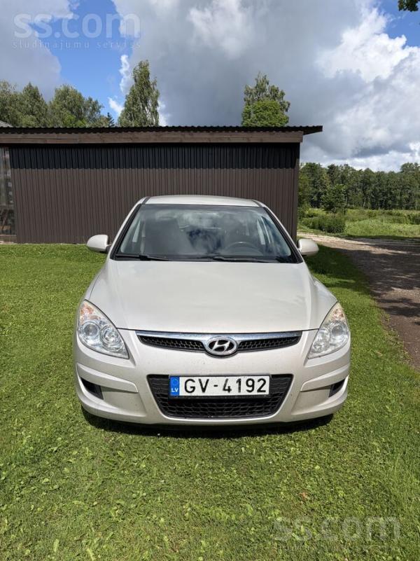 Grey Hyundai i30 2007 in Aizkraukle, with an engine capacity of 1.60 L and mileage of 288 thousand km for 1200 €, photo 1 on AUTOMOTO.COM.LV