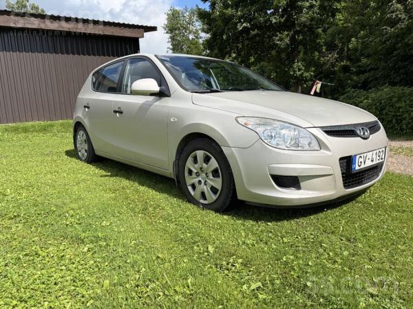 Grey Hyundai i30 2007 in Aizkraukle, with an engine capacity of 1.60 L and mileage of 288 thousand km for 1200 €, photo 2 on AUTOMOTO.COM.LV