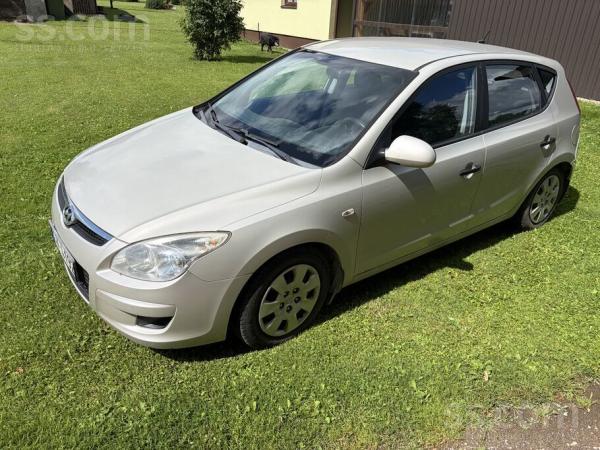 Grey Hyundai i30 2007 in Aizkraukle, with an engine capacity of 1.60 L and mileage of 288 thousand km for 1200 €, photo 3 on AUTOMOTO.COM.LV