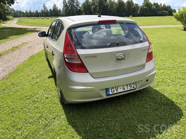 Grey Hyundai i30 2007 in Aizkraukle, with an engine capacity of 1.60 L and mileage of 288 thousand km for 1200 €, photo 4 on AUTOMOTO.COM.LV