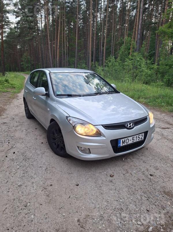 Grey Hyundai i30 2007 in Daugavpils, with an engine capacity of 1.60 L and mileage of 331 thousand km for 1400 €, photo 1 on AUTOMOTO.COM.LV