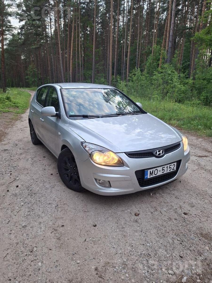 Grey Hyundai i30 2007 in Daugavpils, with an engine capacity of 1.60 L and mileage of 331 thousand km for 1400 €, photo 1 on AUTOMOTO.COM.LV
