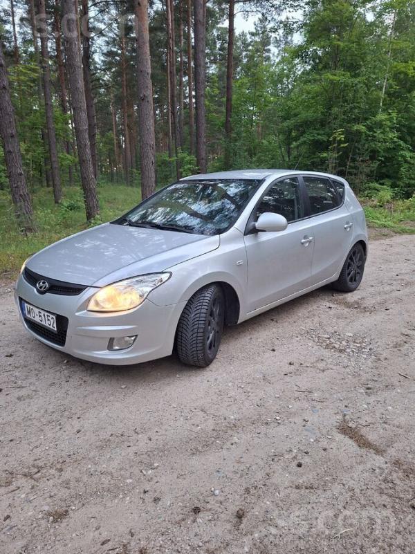 Grey Hyundai i30 2007 in Daugavpils, with an engine capacity of 1.60 L and mileage of 331 thousand km for 1400 €, photo 2 on AUTOMOTO.COM.LV